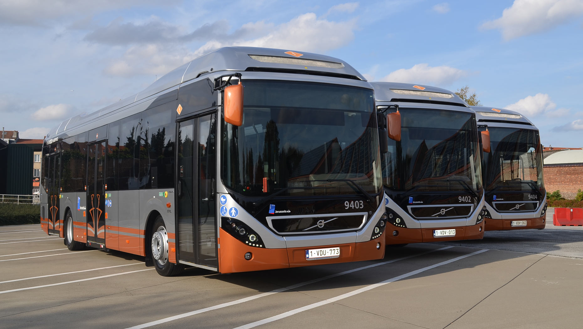 Premiers bus Volvo hybrides livrés à la STIB | Volvo Bus