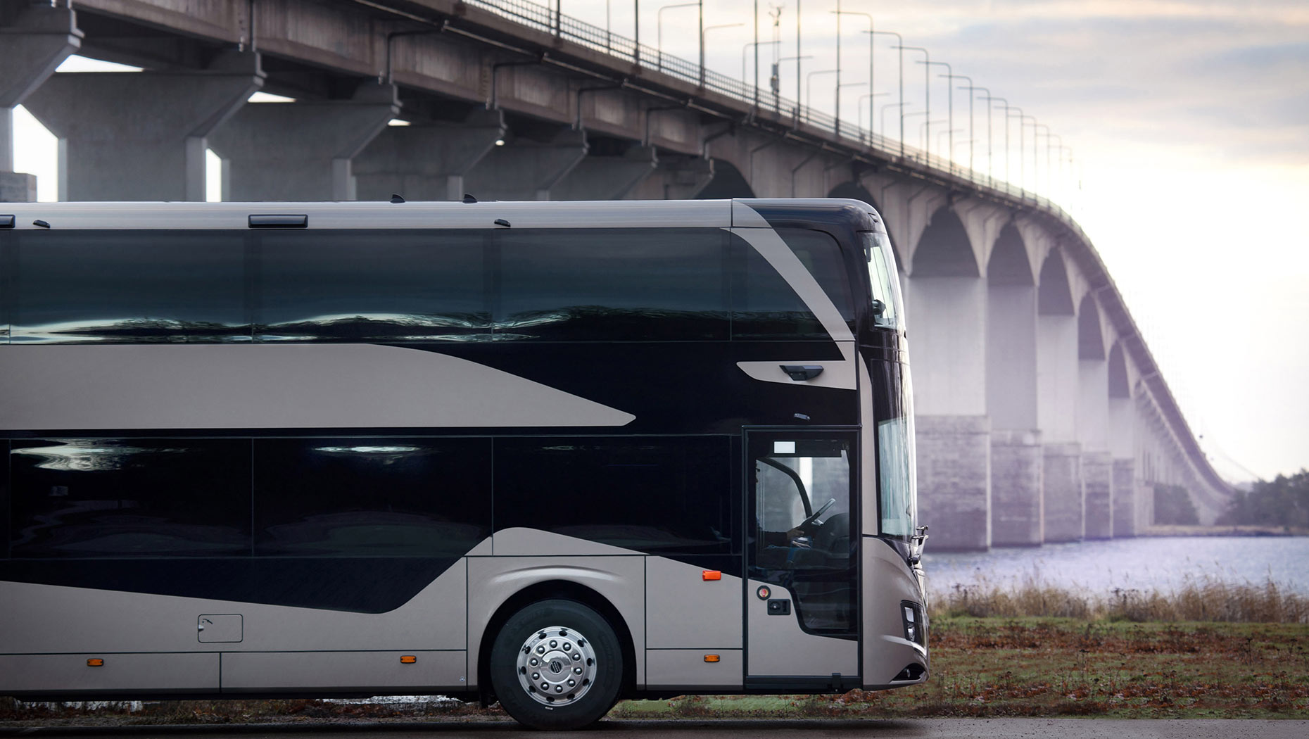 Neues Reisebus-Highlight Volvo 9700 DD mit vier Metern Höhe | Volvo Busse