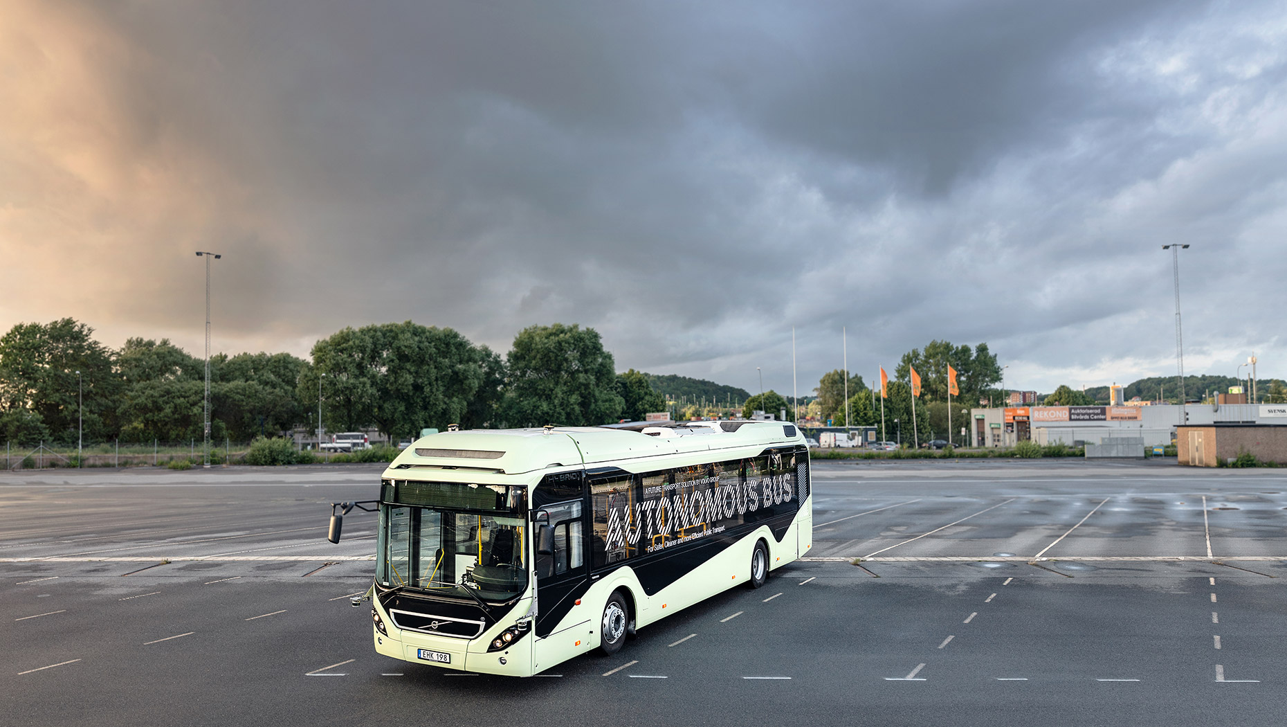 Pioneering Automation: Volvo demonstrates autonomous bus | Volvo Buses