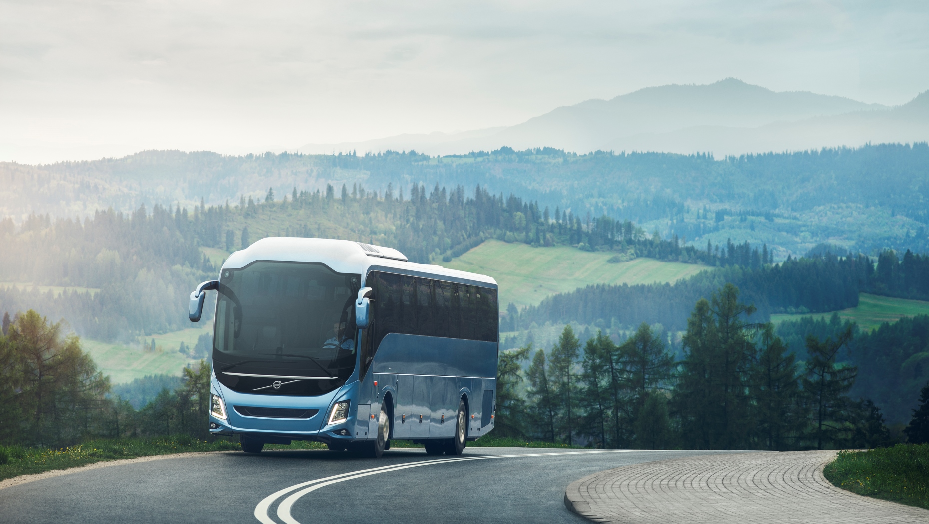 Volvo Buses wprowadza na rynek nową gamę autobusów turystycznych