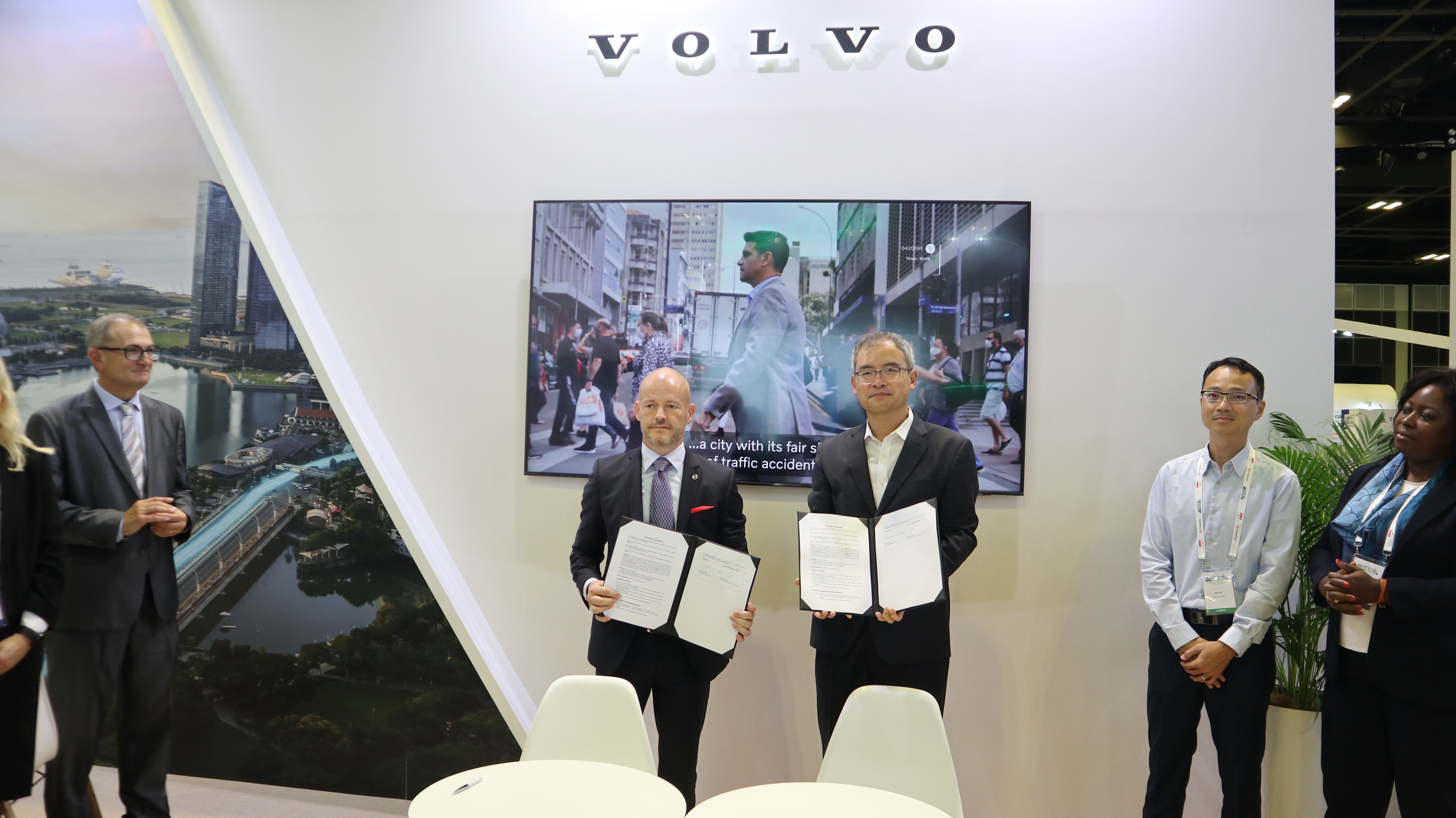 Volvo Buses Singapore and TES sign an MoU on electronic waste and ...