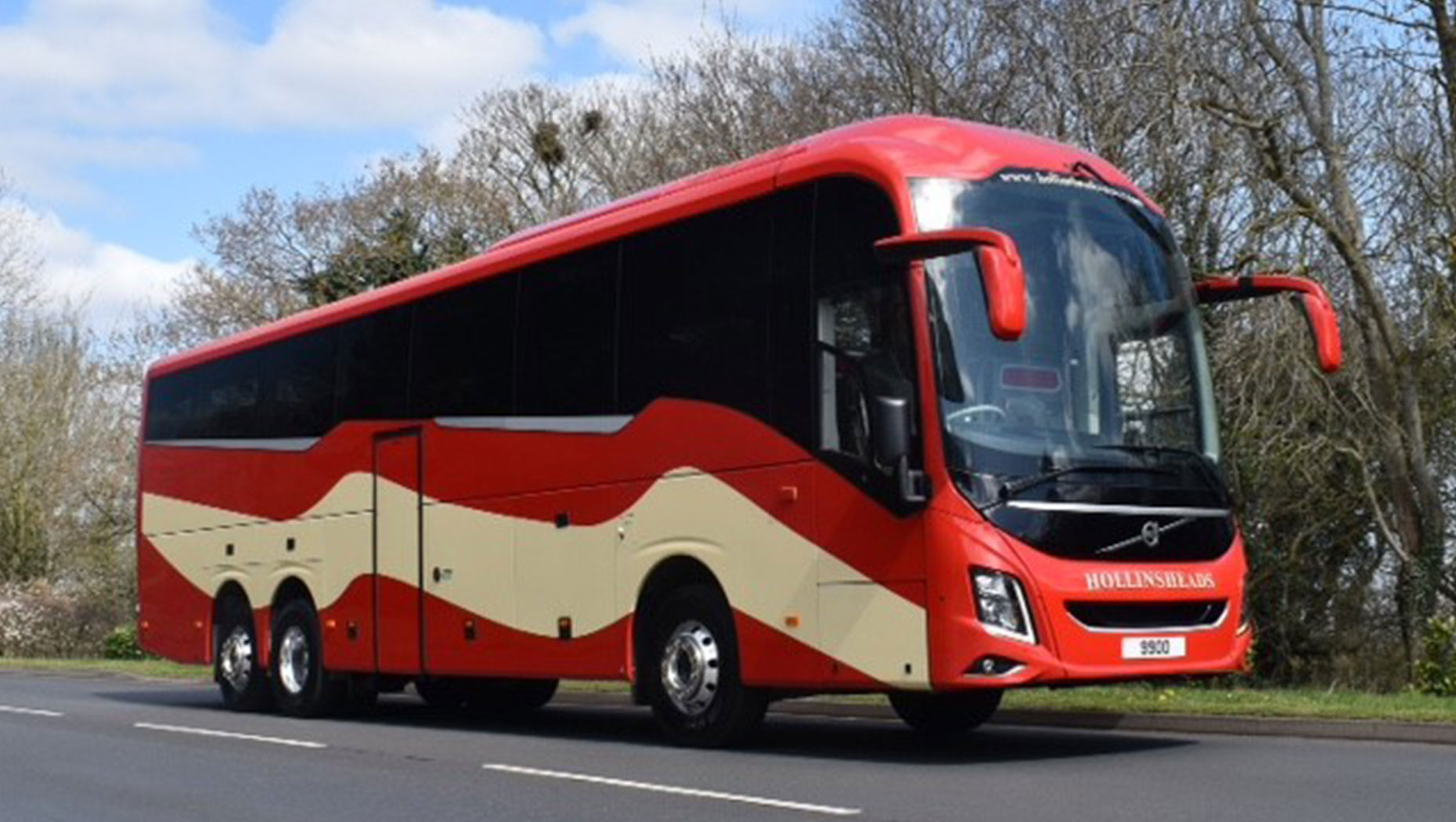 Hollinshead Coaches bolsters fleet with another Volvo purchase |.Volvo Bus