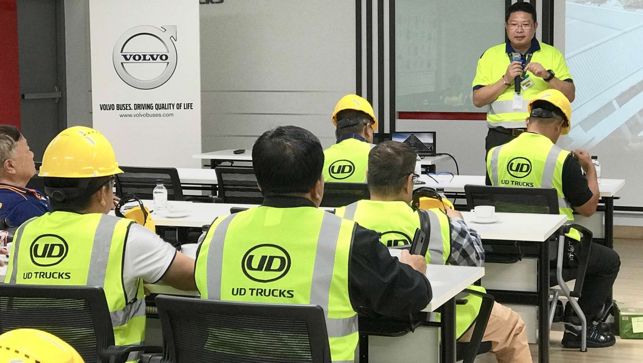 Thai Transportation Operators Association visited Volvo Buses assembly ...